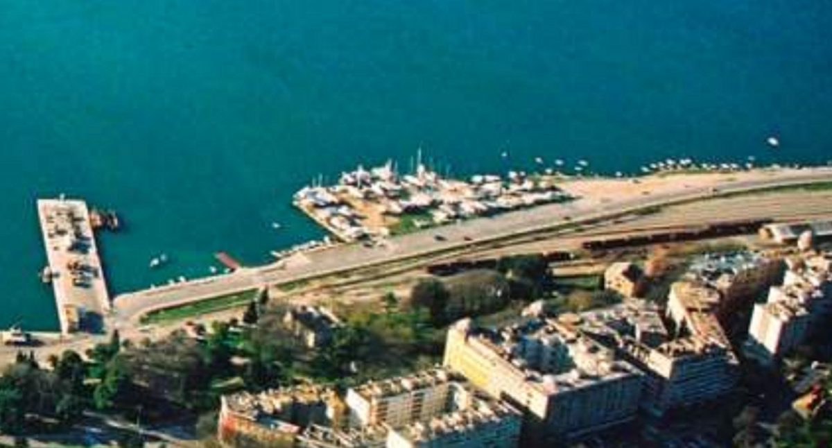 Port of Pula - Ferry to Venice by ships and catamarans from Piran, Umag ...